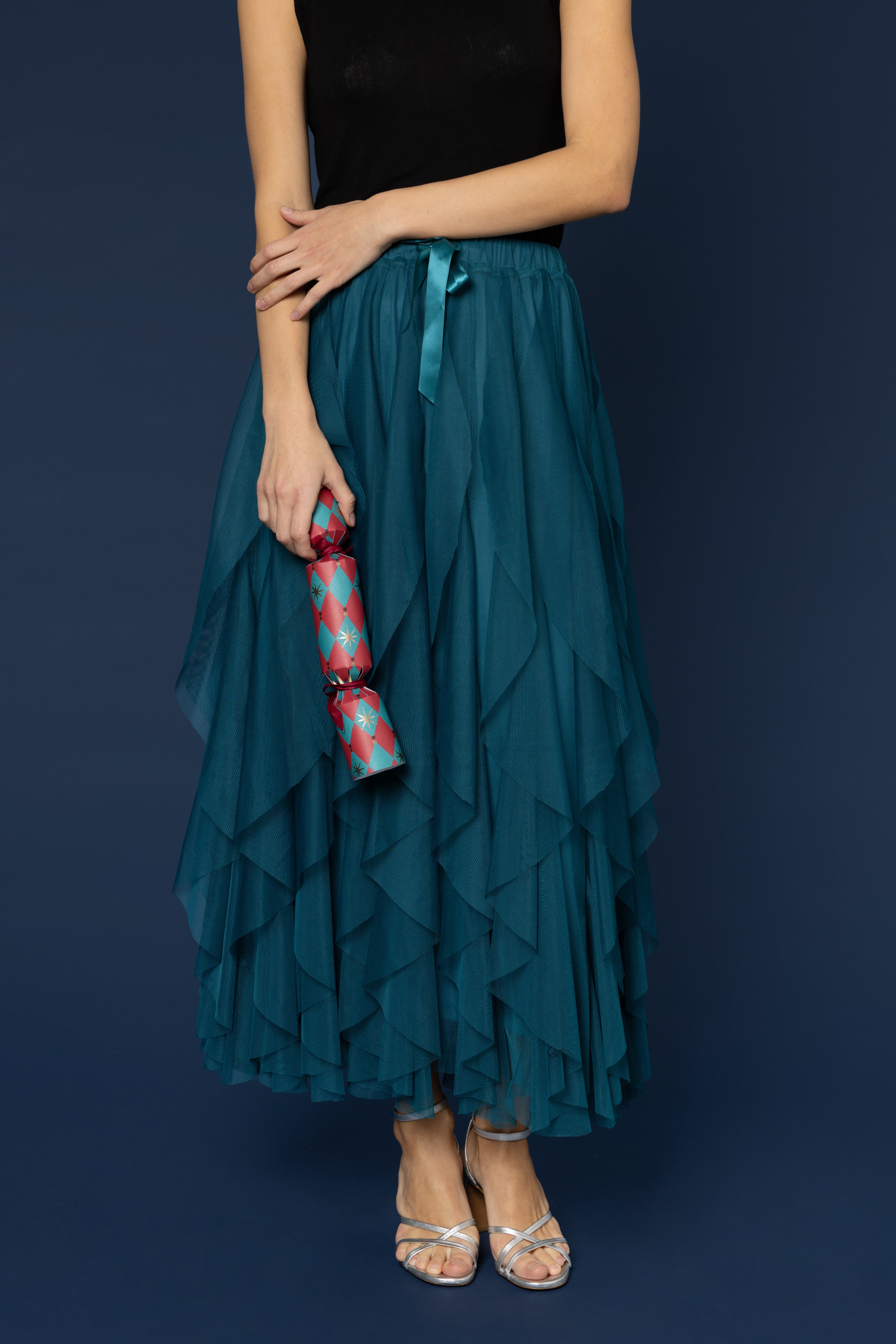 The Ultimate Guide to Dressing with Tummy Confidence: Party-Season Edi